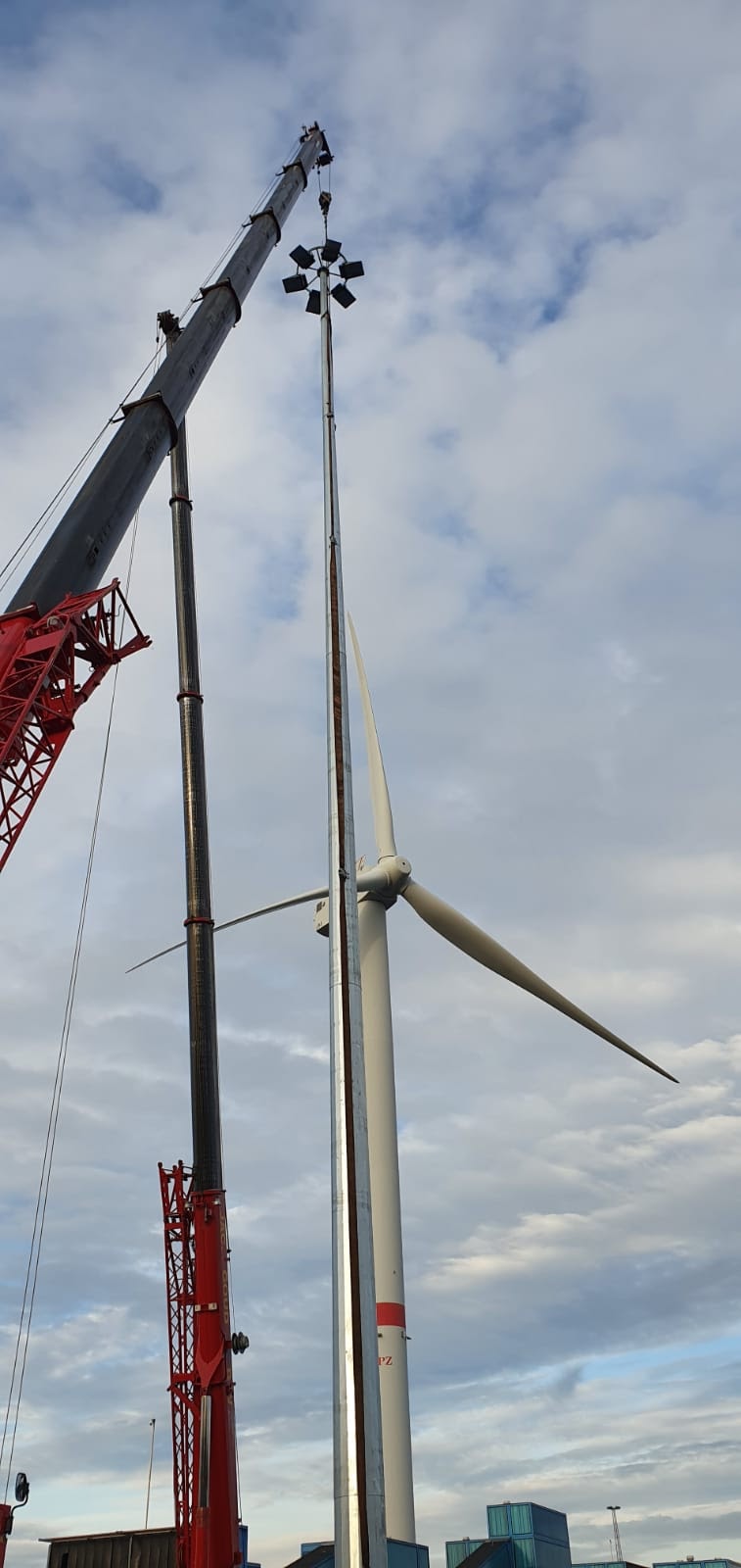 40 meter hoge lichtmast plaatsen | Ovet - Istimewa Elektro